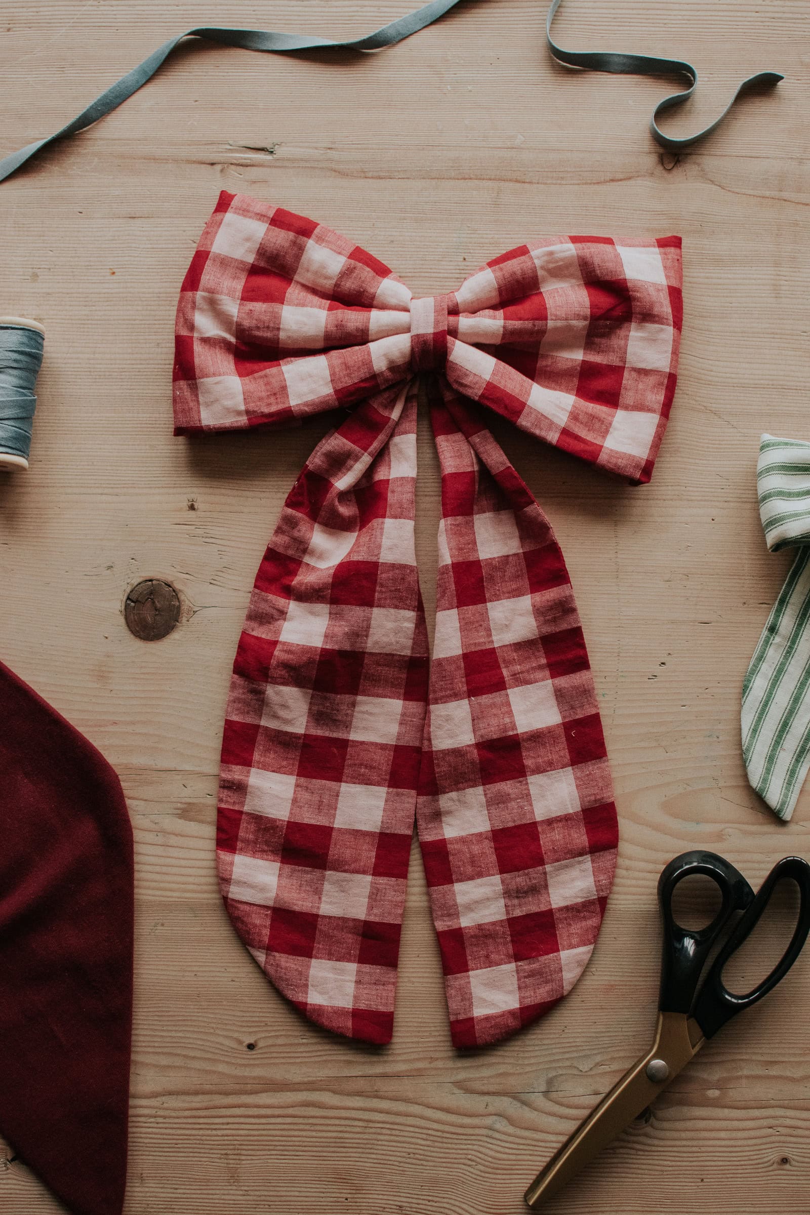 How to Make Fabric Bows: Easy Tutorial for Large & Small Bows