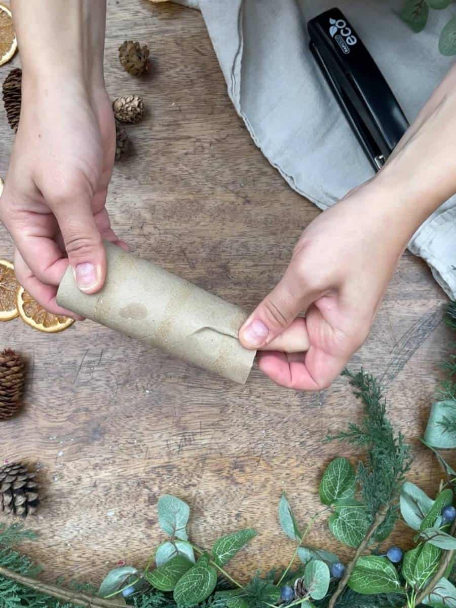 Easy DIY Reusable Fabric Christmas Crackers (No-Sew!)