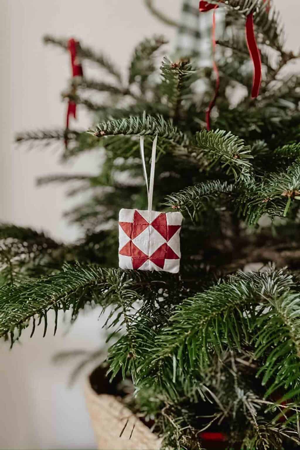 How to Make Christmas Patchwork Decorations (Absolutely Adorable!)