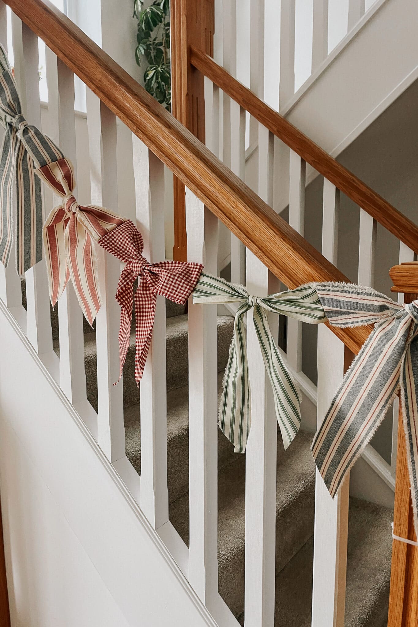 How to Make a DIY Bow Garland (Easy, No-Sew Christmas Decor!)