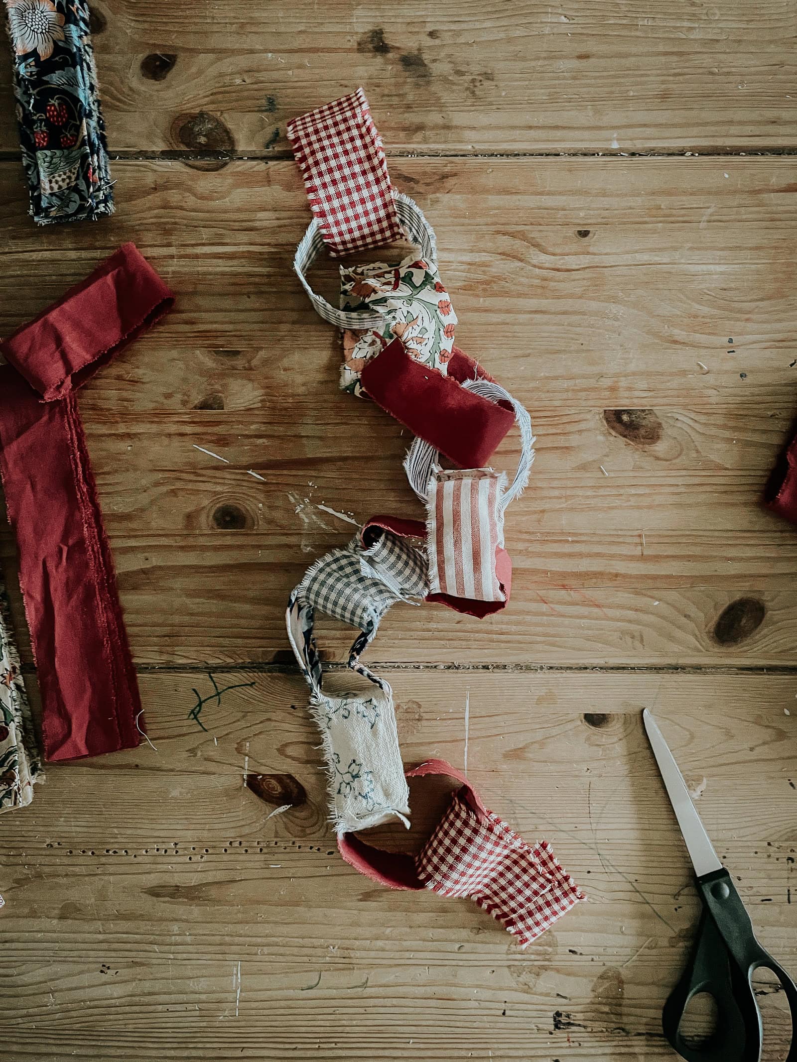 How to Make a Fabric Paper Chain (Easy, Cute No-Sew Garland!)